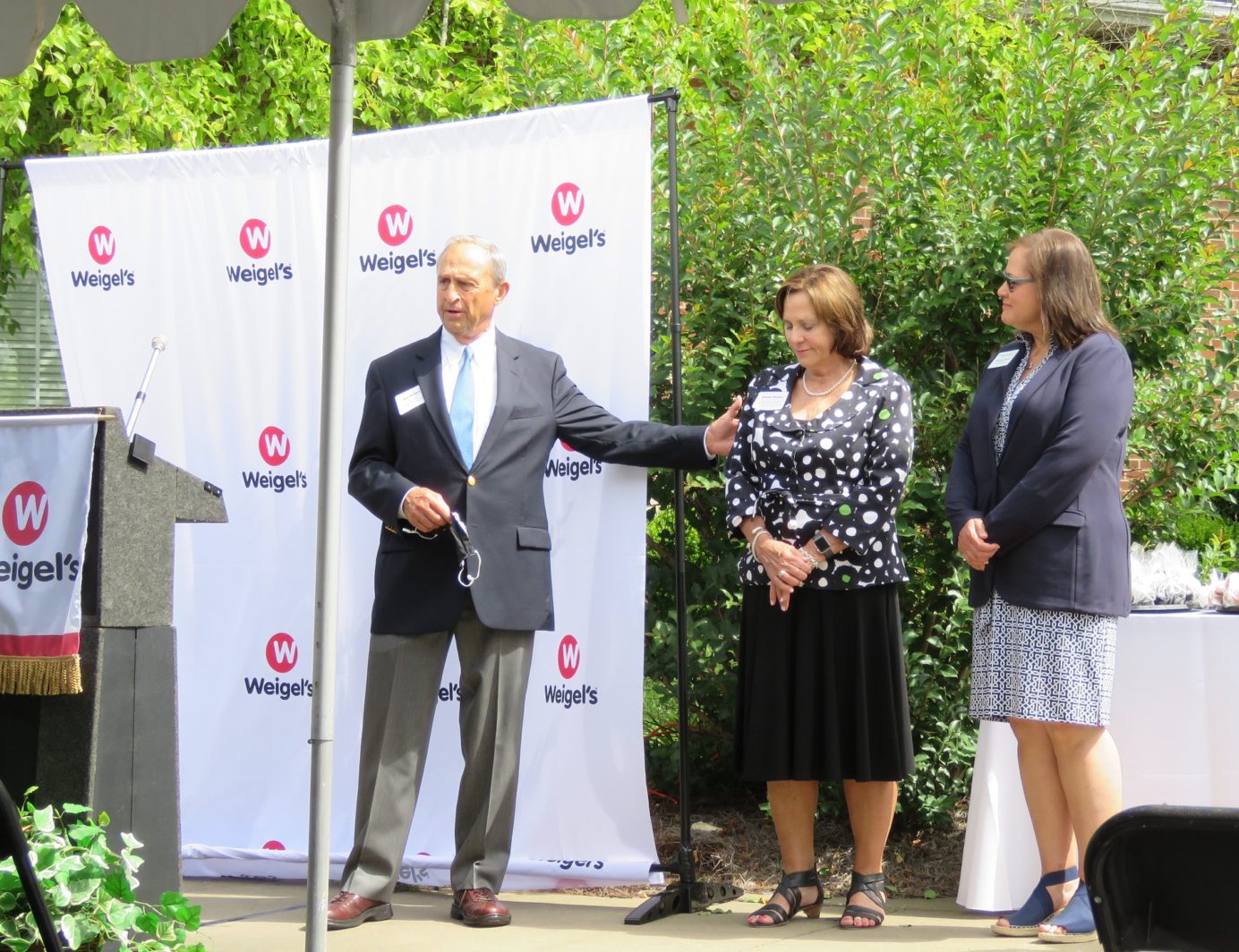 Food banks celebrate Weigel’s gift of milk - Knox TN Today