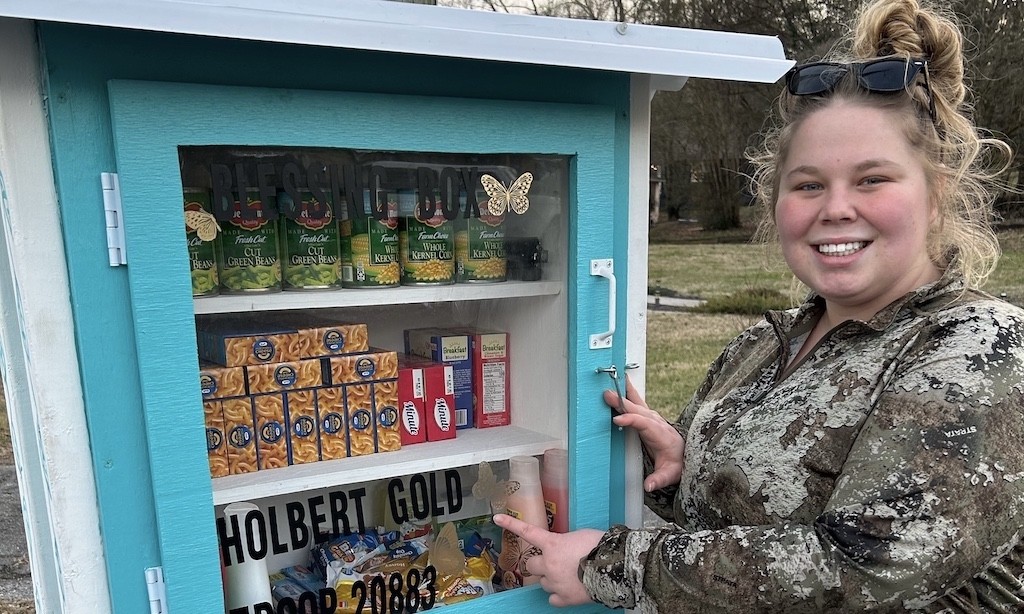 Danielle Holbert tackles food scarcity downtown - Knox TN Today