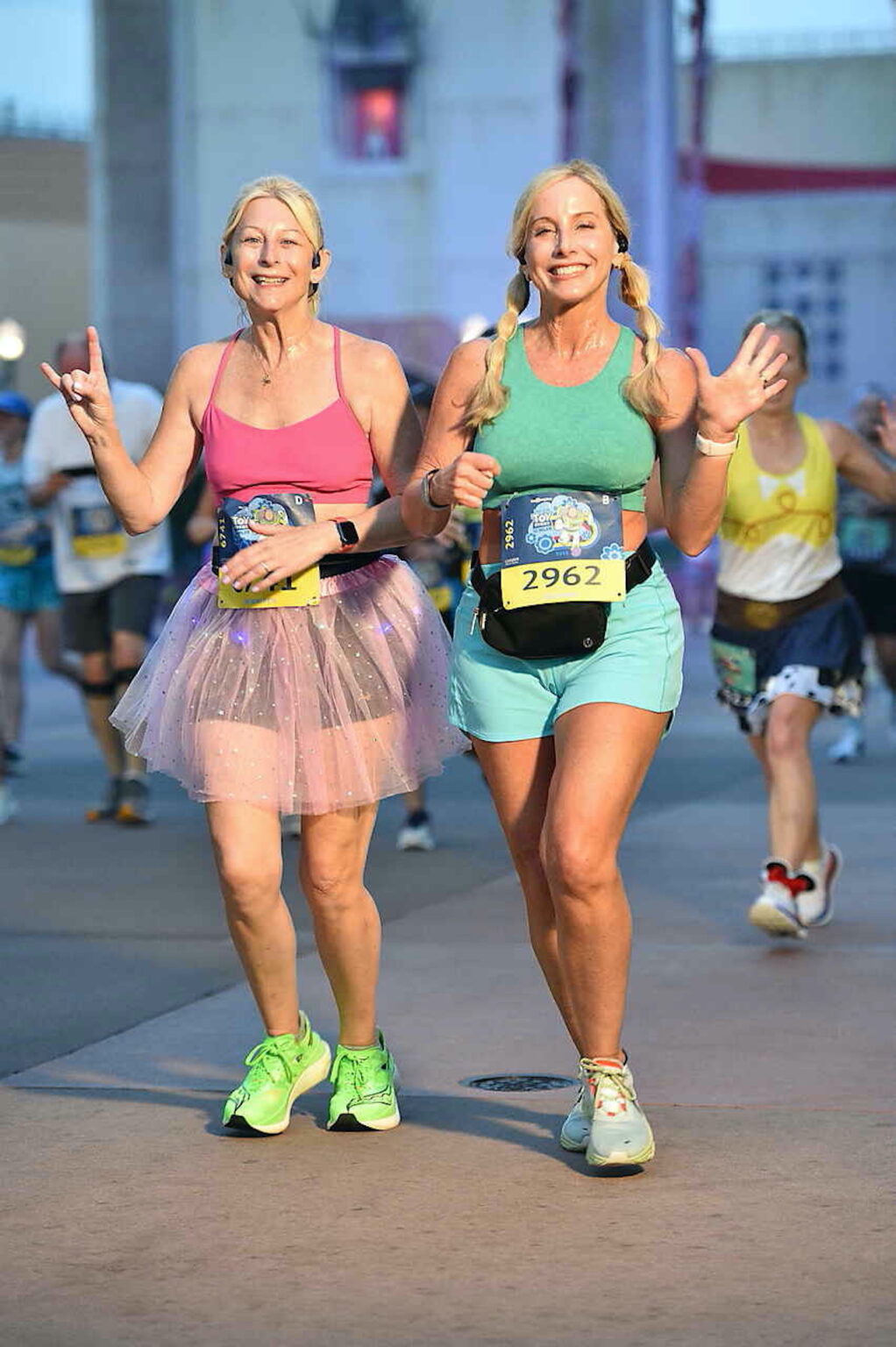 Sisters finish ‘Toy Story’ race together - Knox TN Today