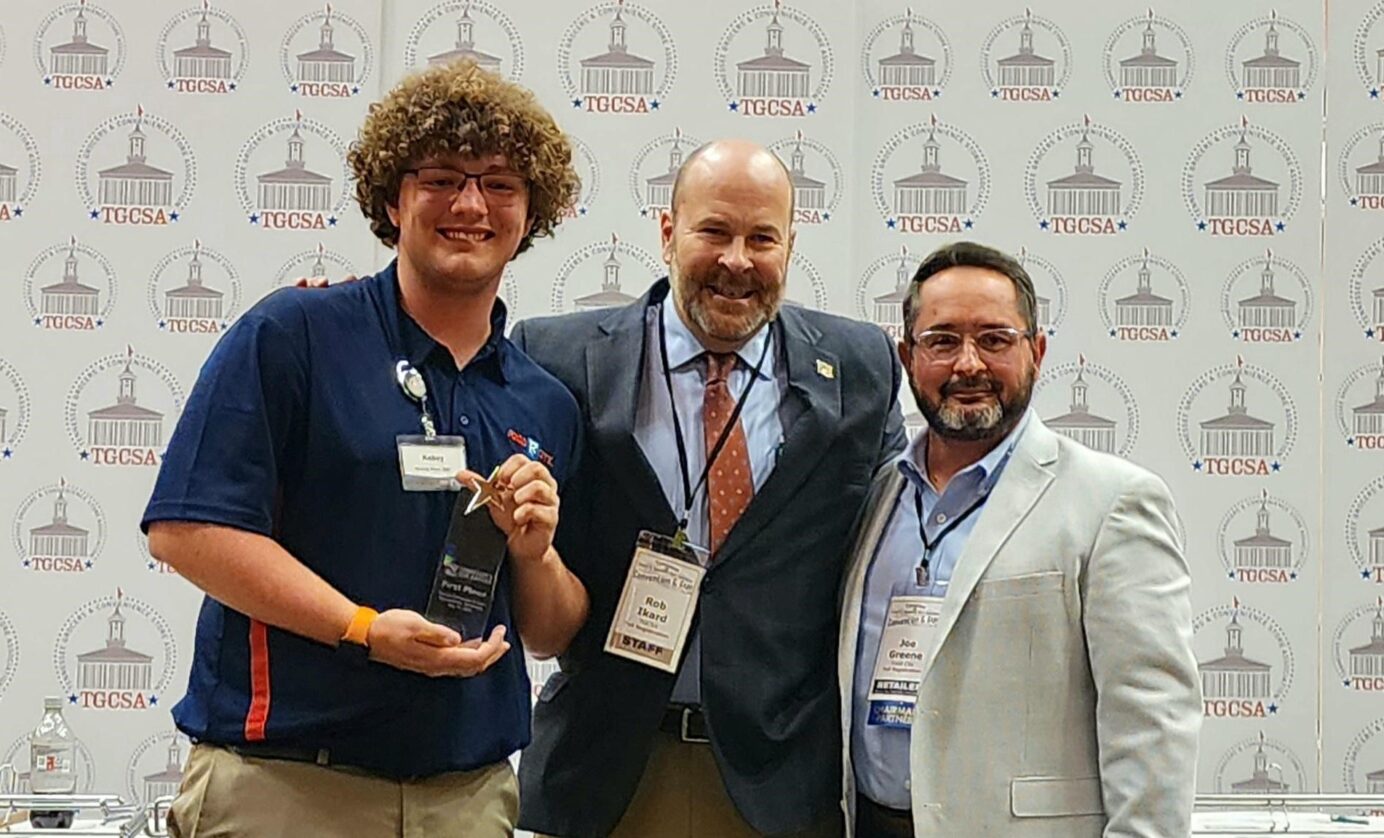 Eating, bagging and funding scholarships - Knox TN Today