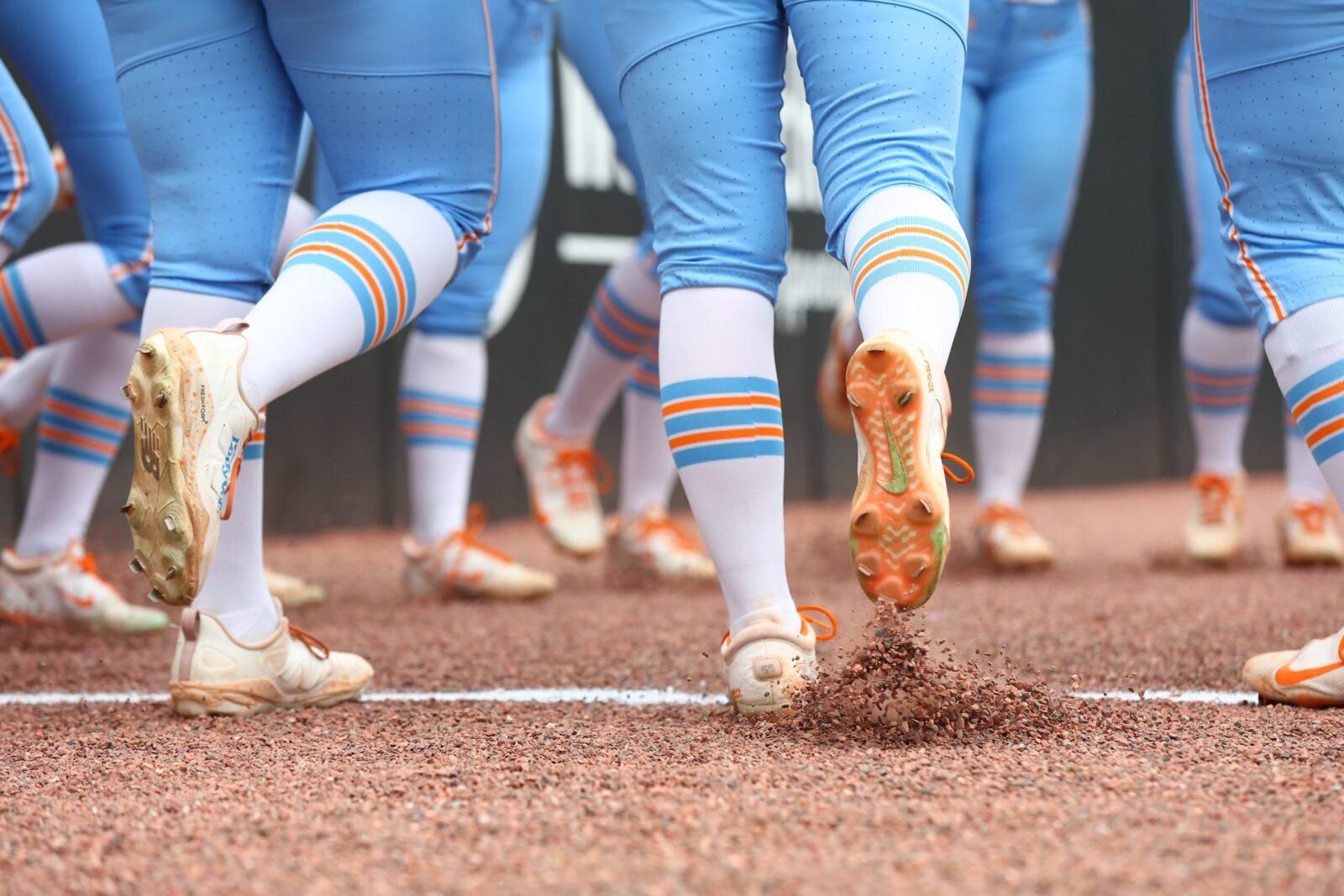 Lady Vols don Summitt Blue to reach softball’s biggest stage - Knox TN ...