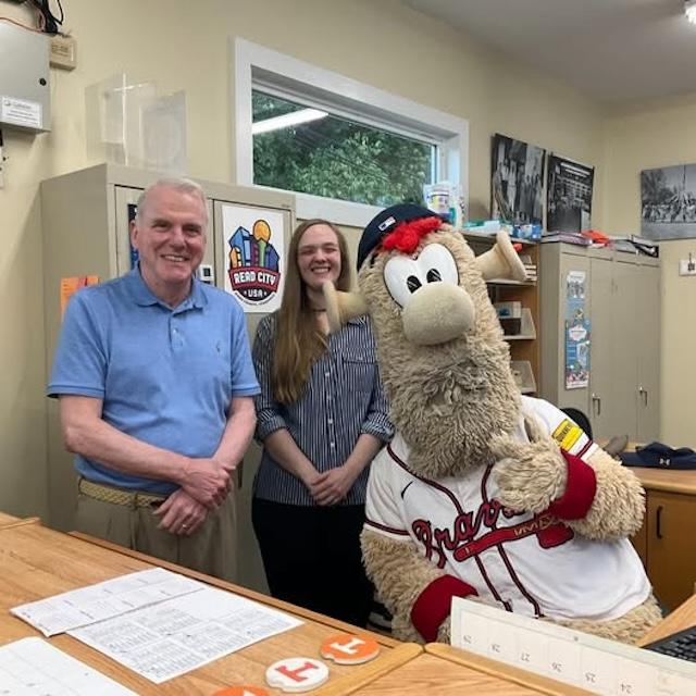 A true mascot in Mascot and tools for schools! - Knox TN Today